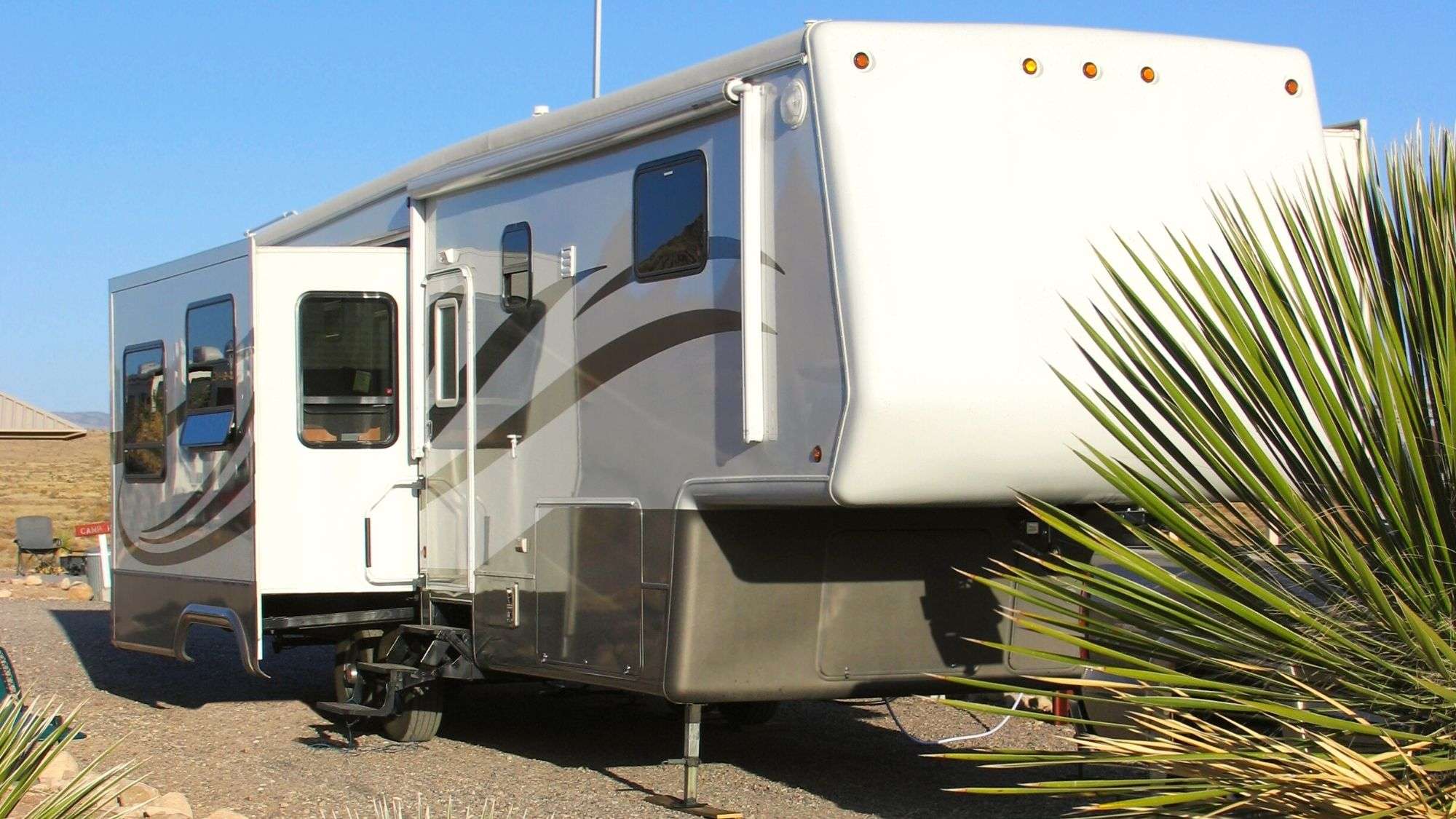 Fifth Wheel RVs: What You Need to Know