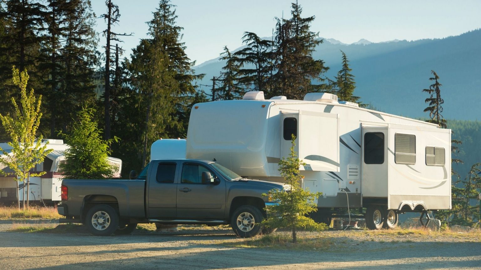 Fifth Wheel RVs: What You Need to Know