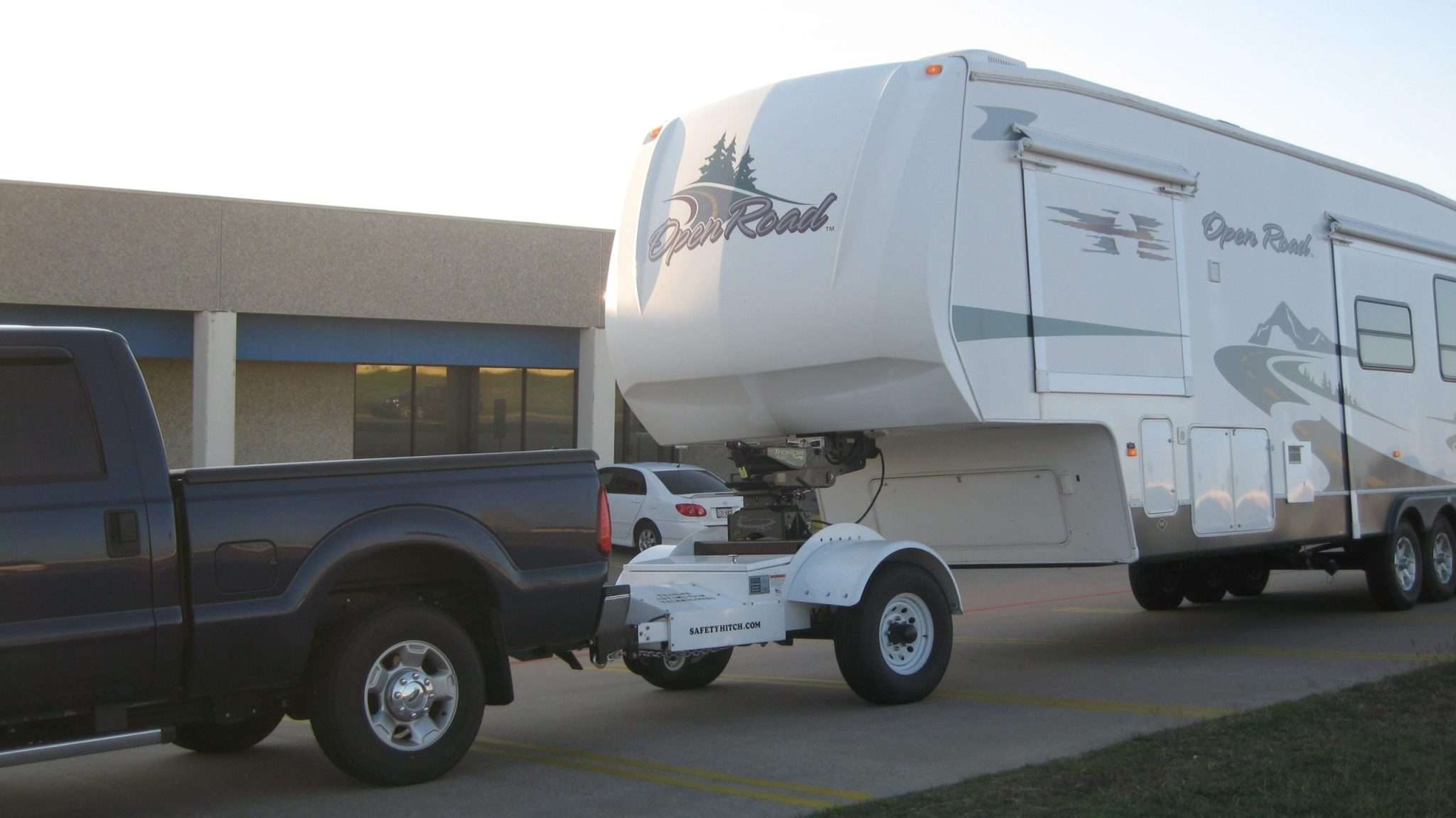 Can You Tow a Fifth Wheel Without a Truck? 5th Wheel Dolly Options ...