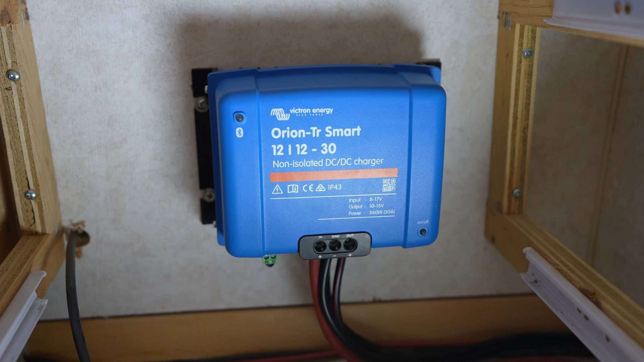 Building a Rugged Overland Solar Off-Grid Power System