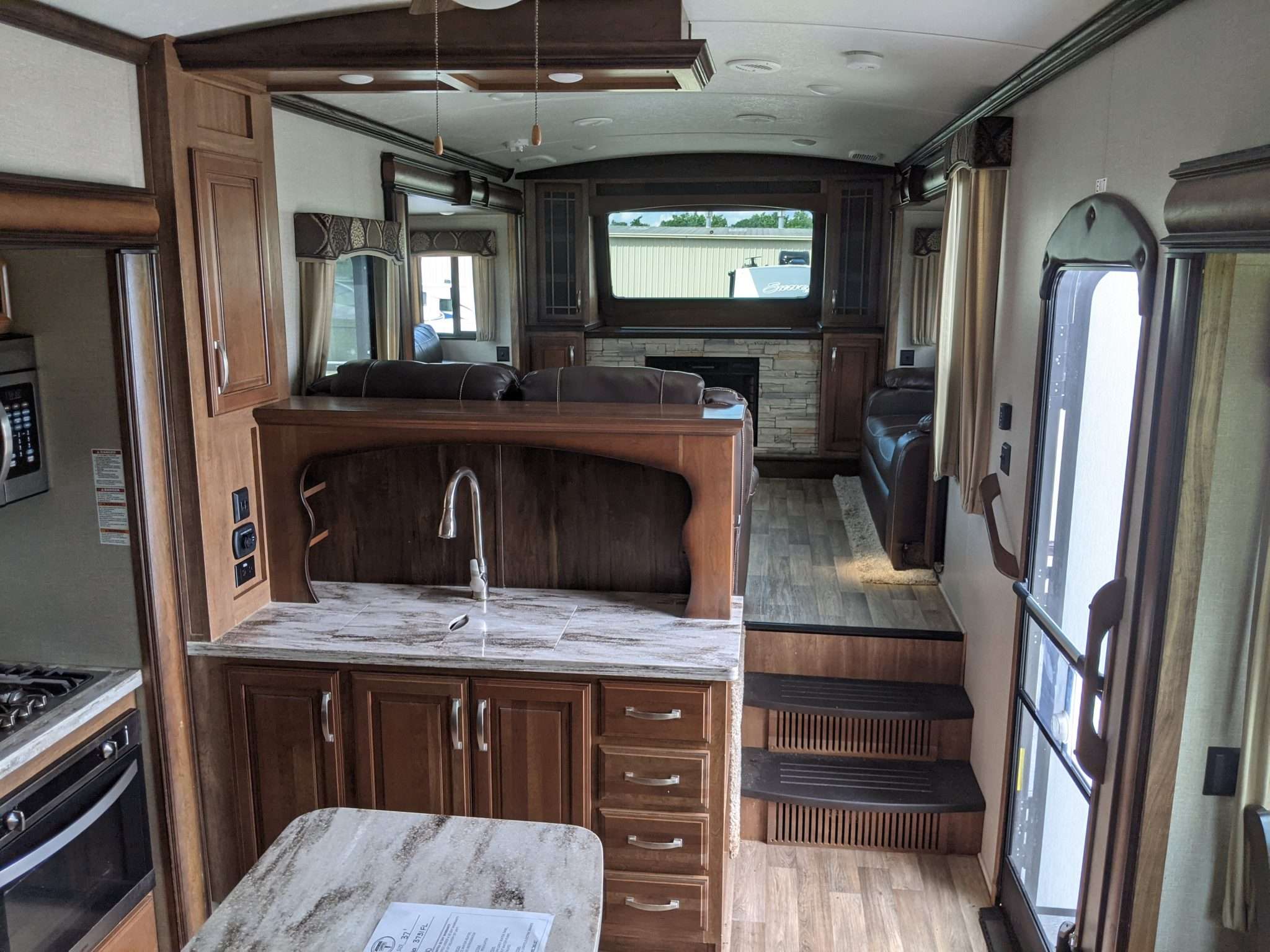 5 Best Front Living Room Fifth Wheels