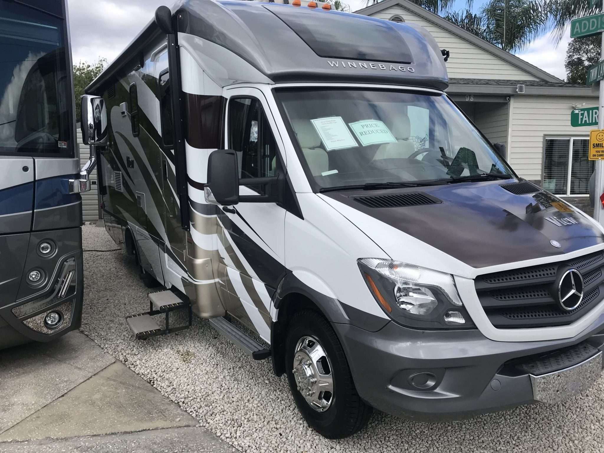 10 Easy Tricks to Help Sell Your RV Quickly