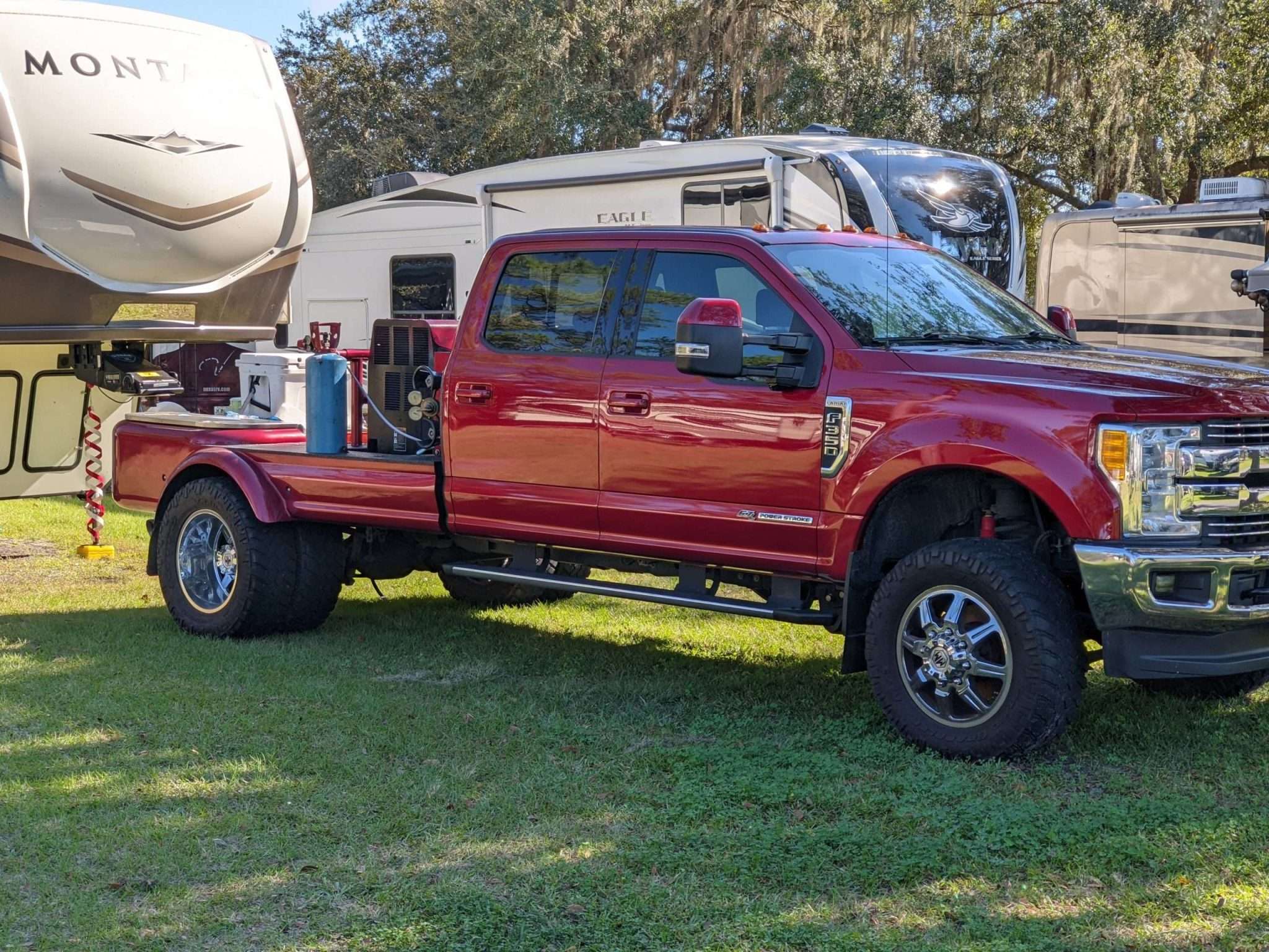 Super Single Dually Tires: Pros and Cons Explained