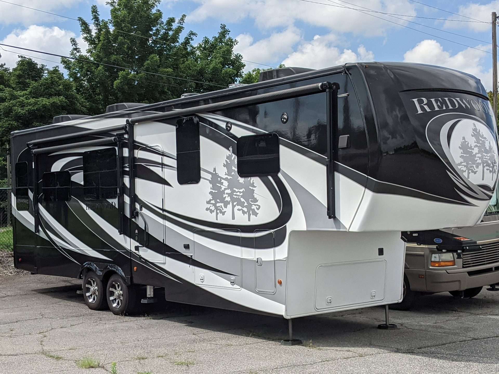 8 Top Luxury Fifth Wheel Campers You Won't Believe