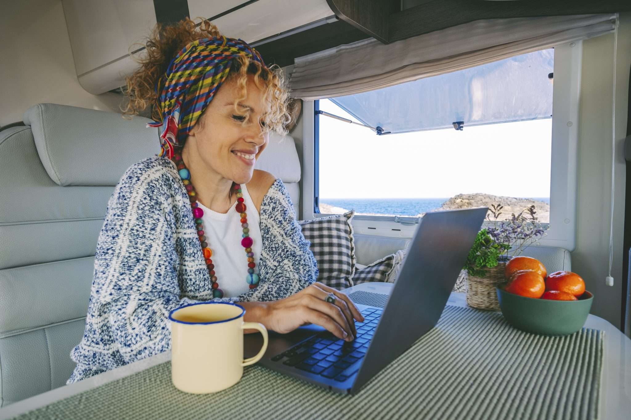 8 Great RV Desks & Ideas for Building a Mobile Workspace