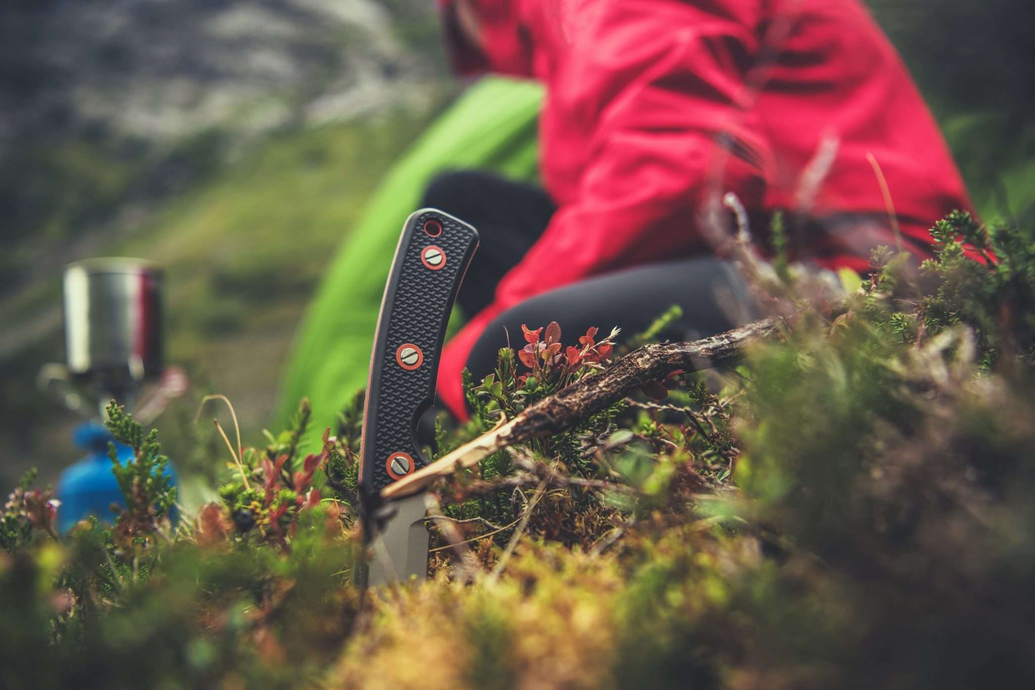 6 Best Survival Knives for Wilderness Adventures and Bushcraft