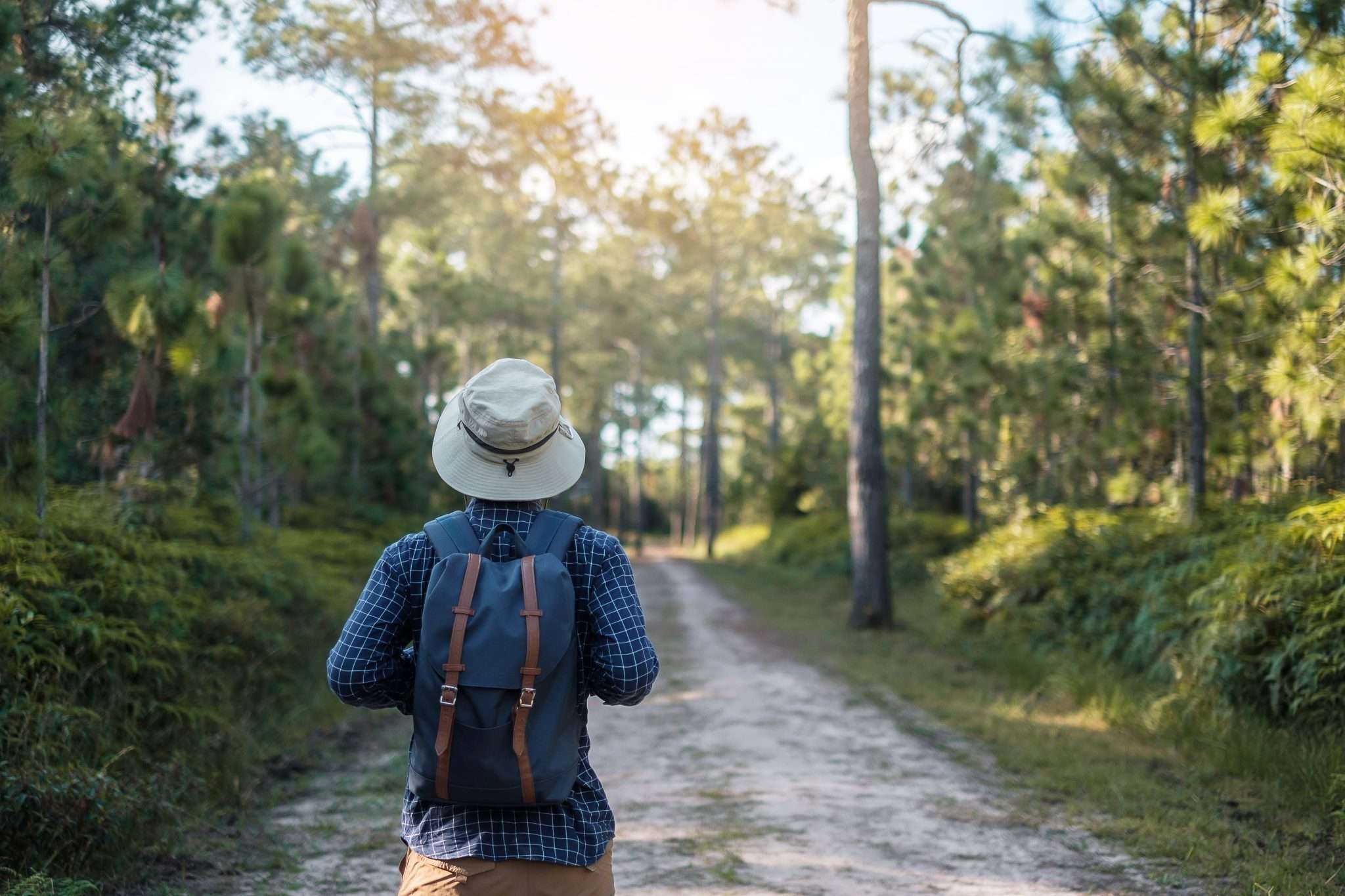 7 Best Hats for Hiking That Will Feel Good and Look Good - MOTM