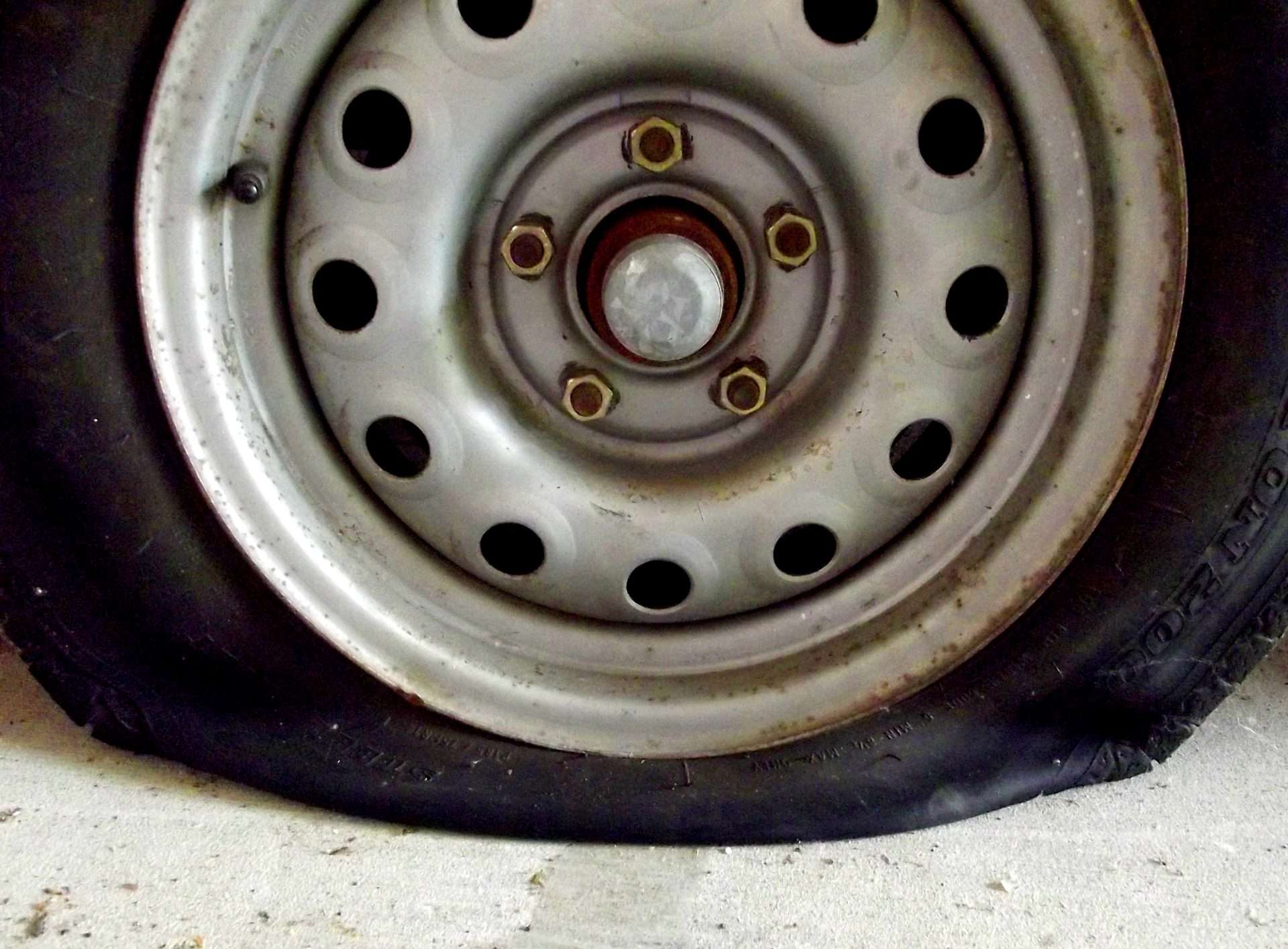 Flat Tire on Highway: What to Do to Save Your Road Trip