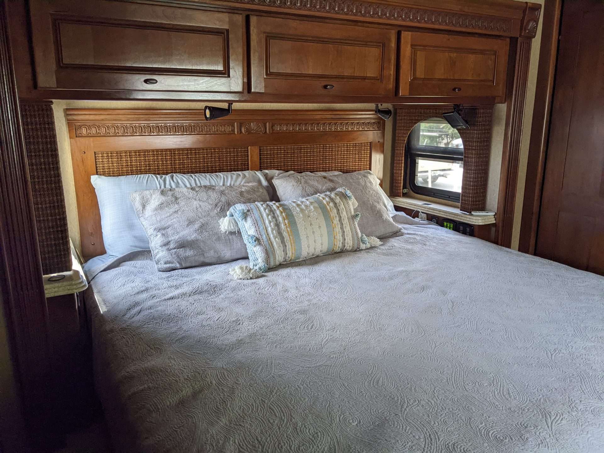 8 Unbelievable 3-Bedroom RVs You Need to See