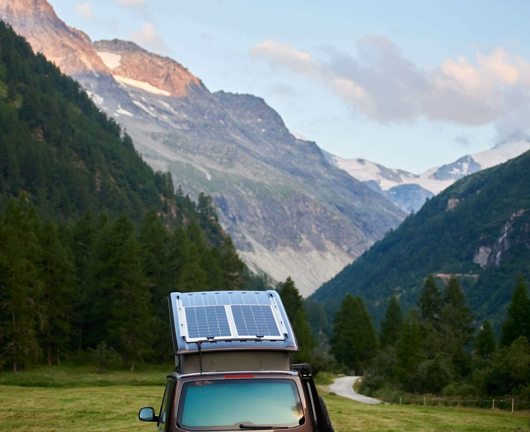 6 Best Overlanding Radios and Off-Road Communications Devices