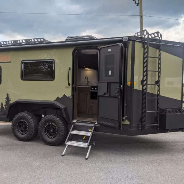 8 Best 4 Season Travel Trailers for Staying Cozy When It’s Cold