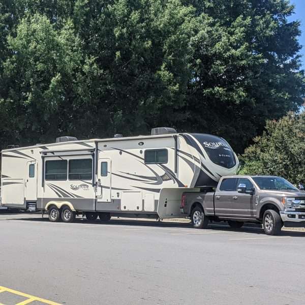 5 Best Fifth Wheels for Half-Ton Trucks