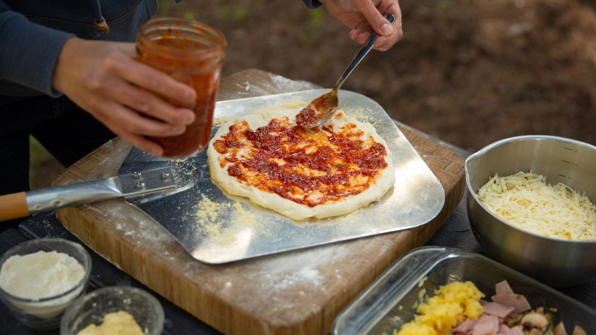 How to Cook an Amazing Pizza Over the Campfire