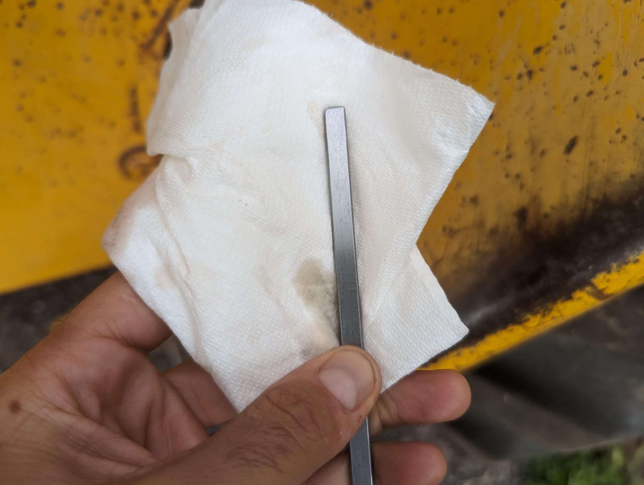 Transmission Fluid Color and Odor Warning Signs