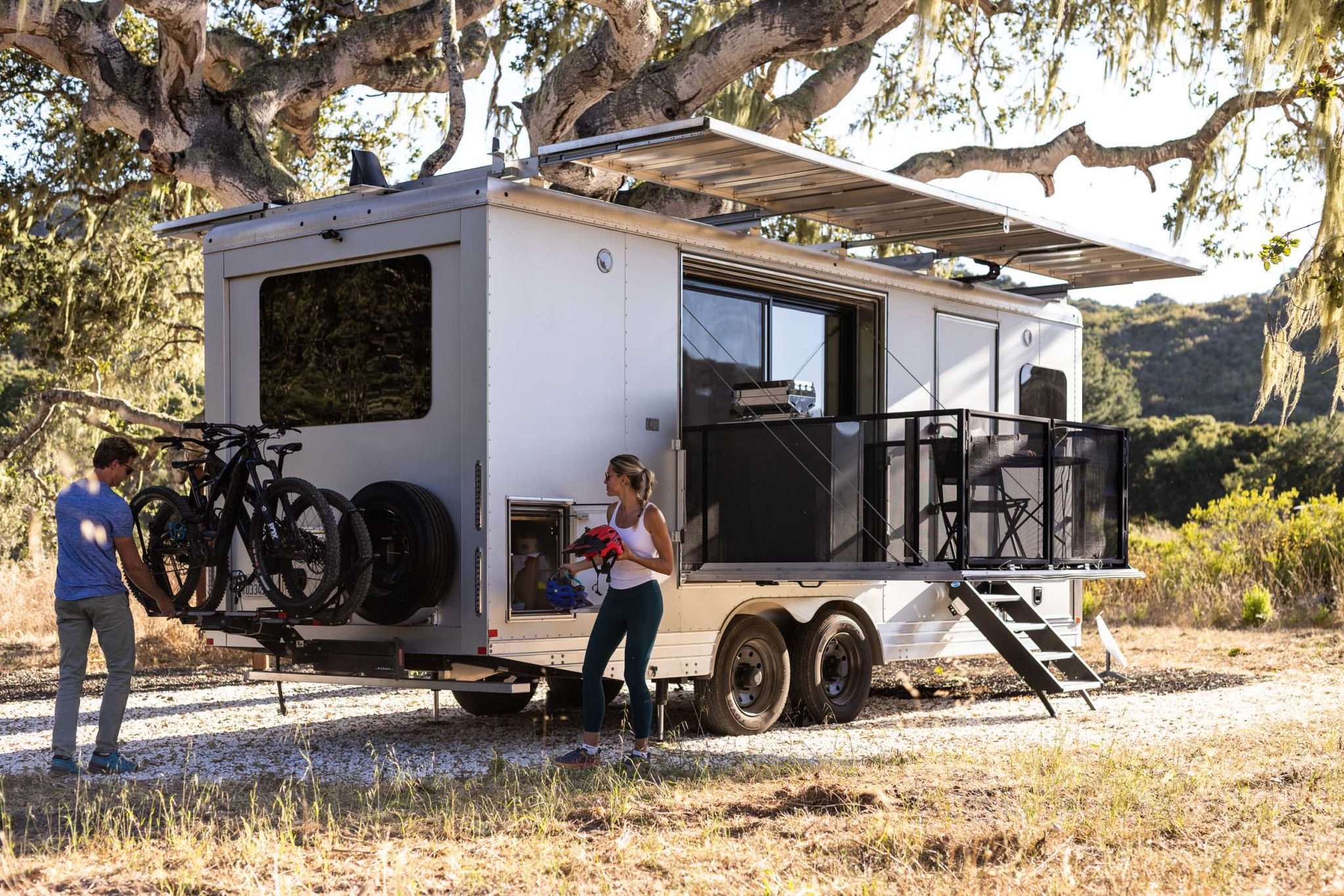 Living Vehicles: The Ultimate Off-Grid Experience Without Sacrifice
