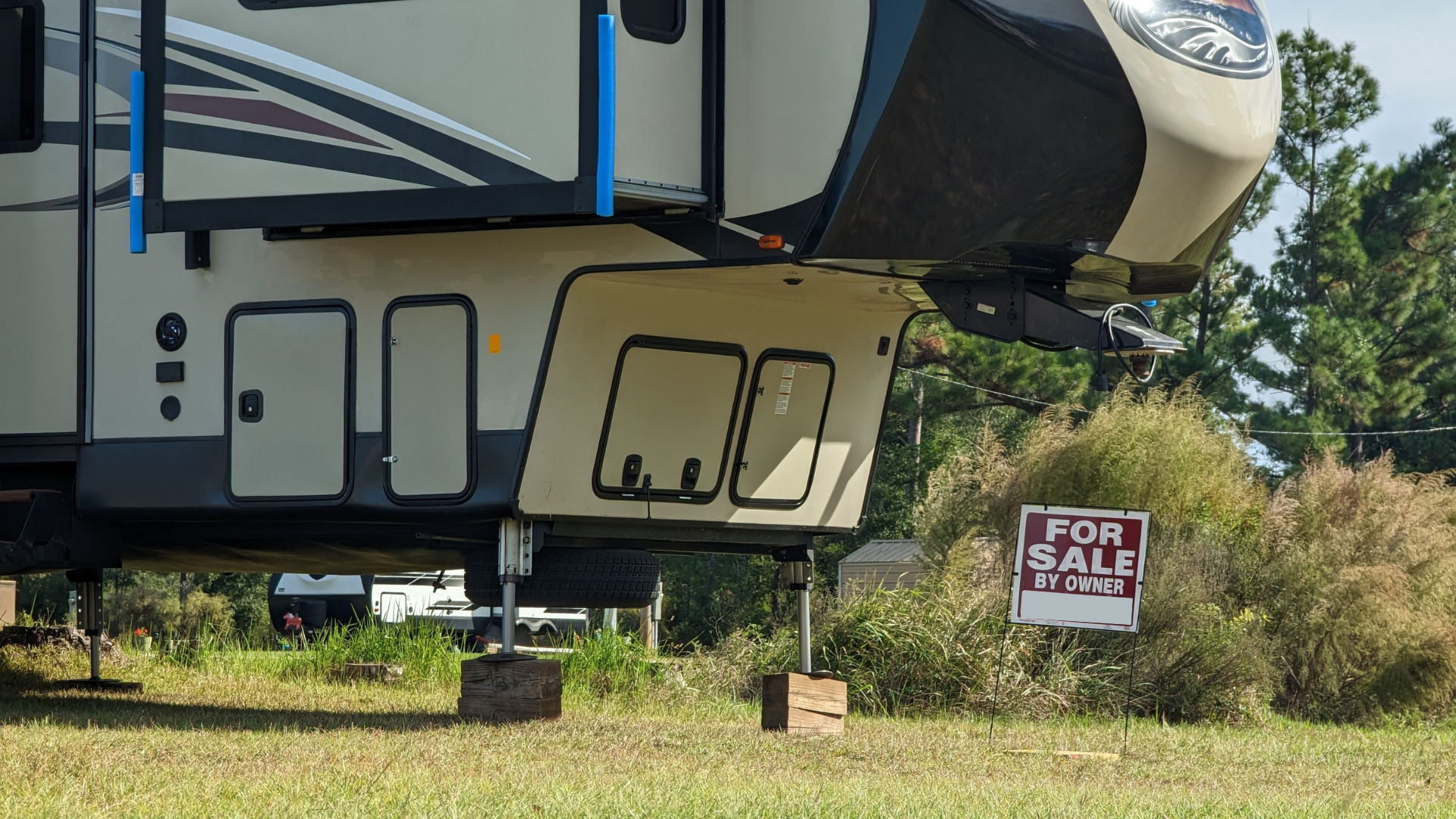 10 Easy Tricks to Help Sell Your RV Quickly